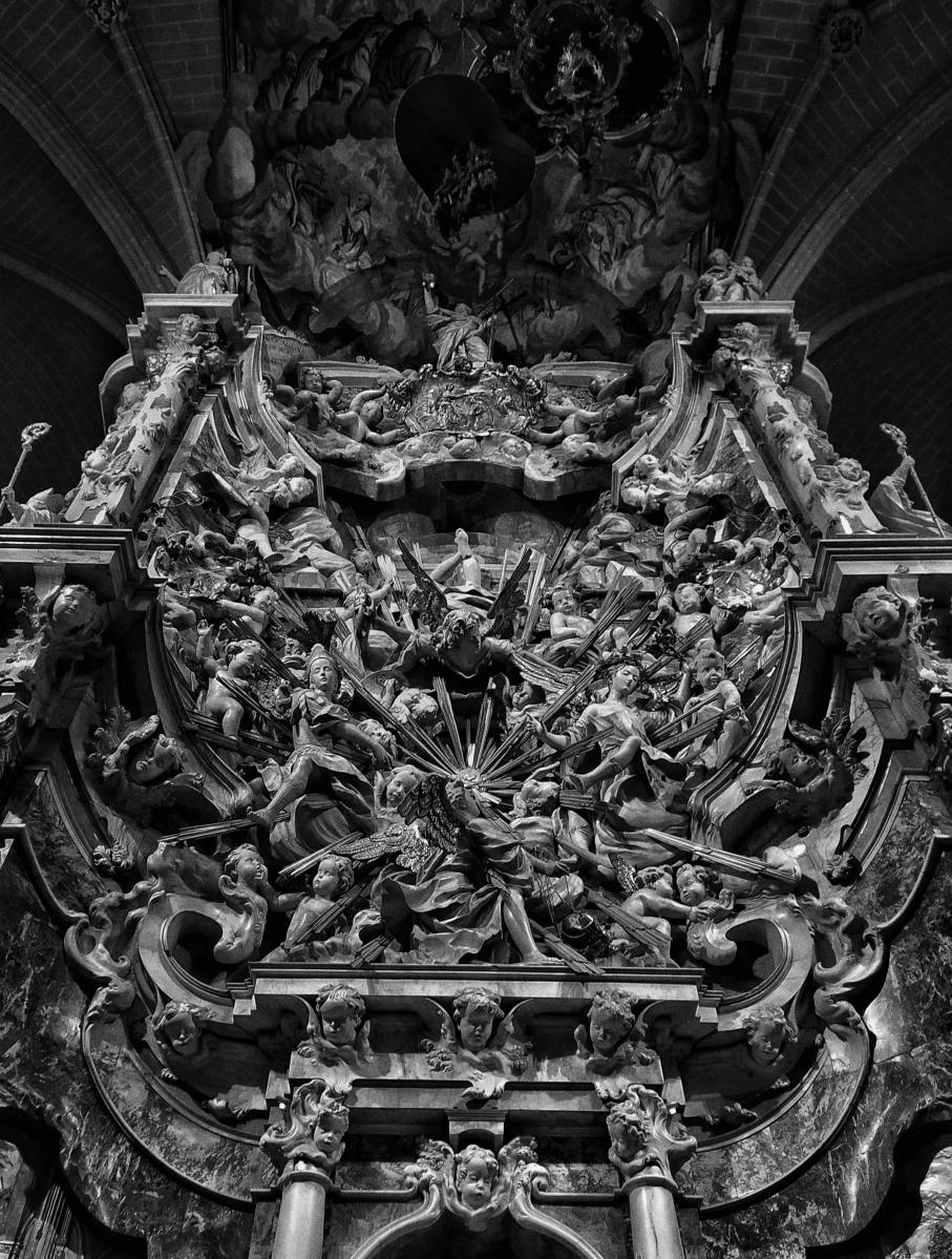 The Center of the Cathedral: The Allure of Jordan Peterson – Stephen Bradford Long